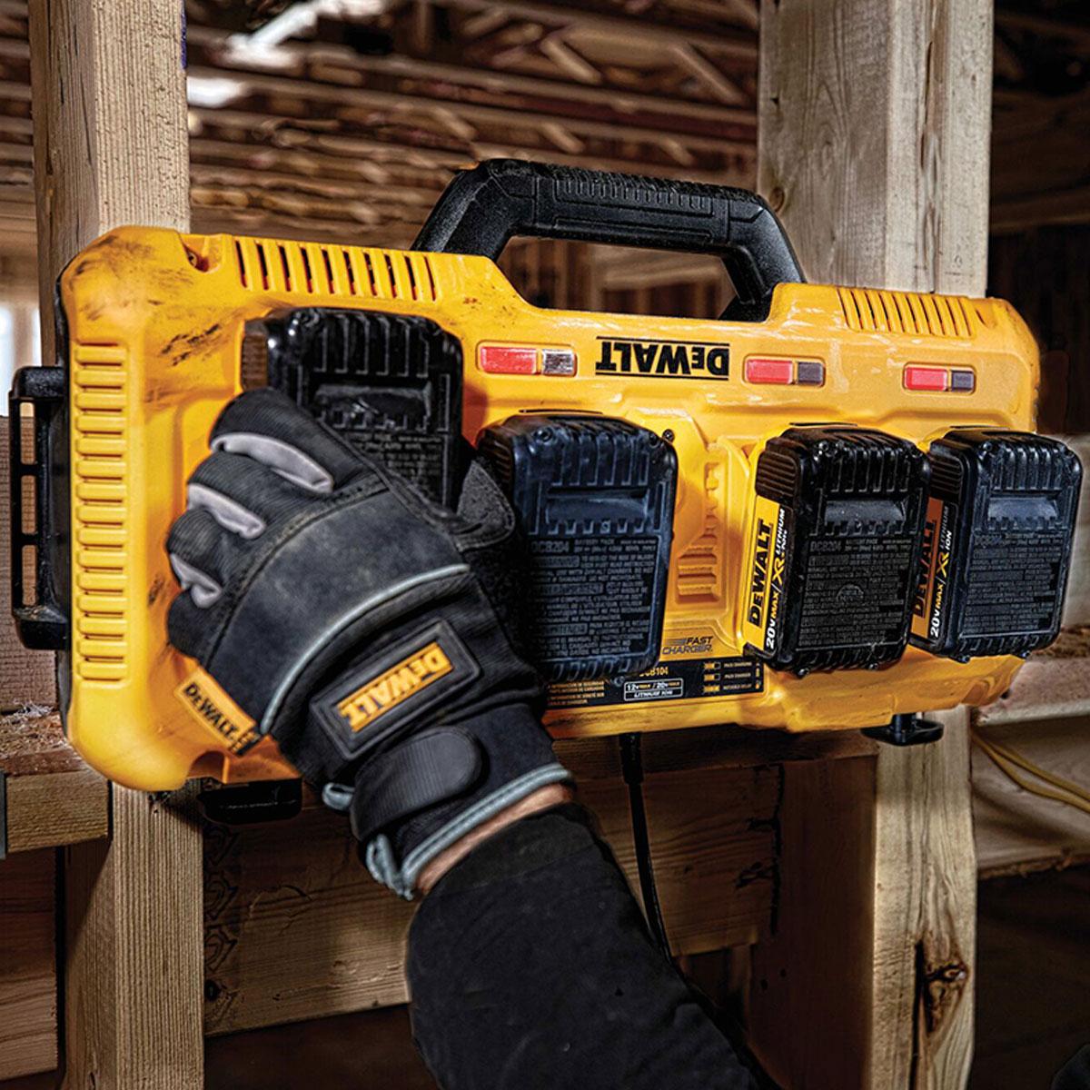 DeWalt Multiport Fast Charger DCB104