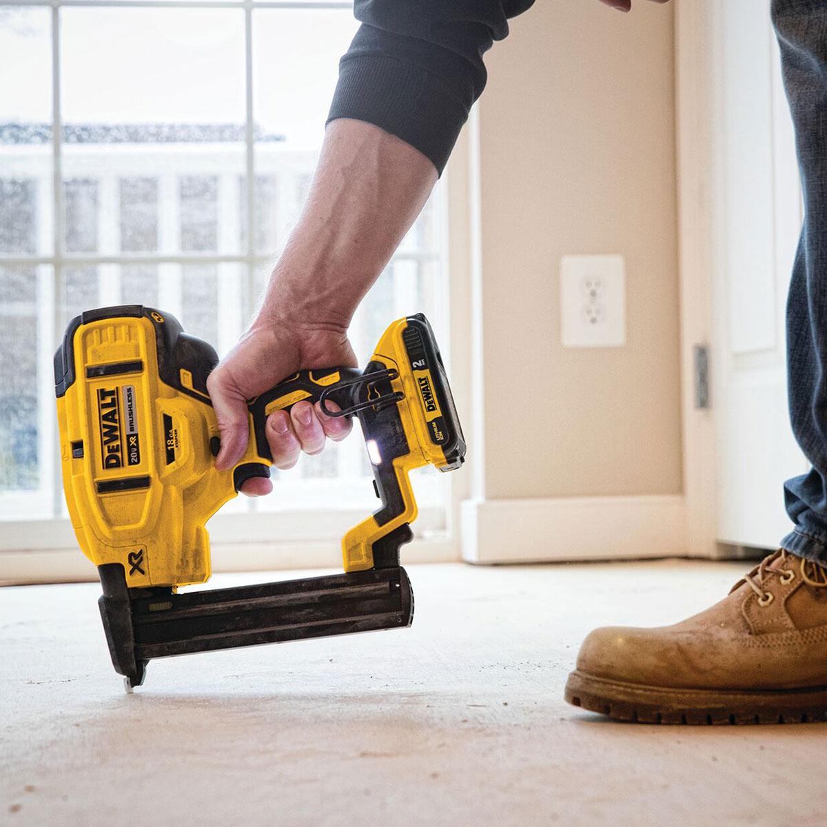 DeWalt 20V MAX XR® 18 GA Narrow Crown Stapler Kit DCN681D1